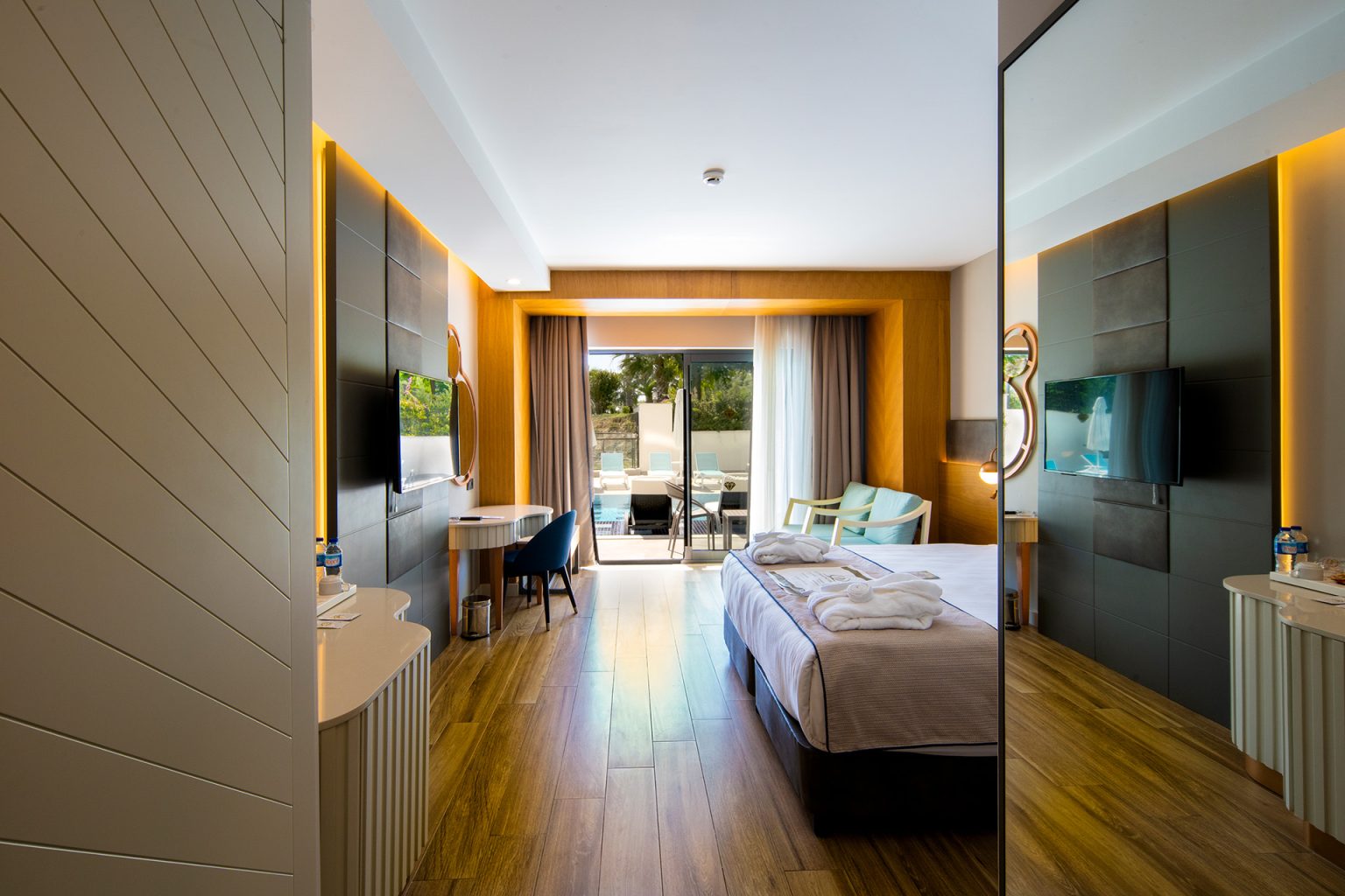 Swim-Up Room - Diamond De Luxe Hotel & Spa